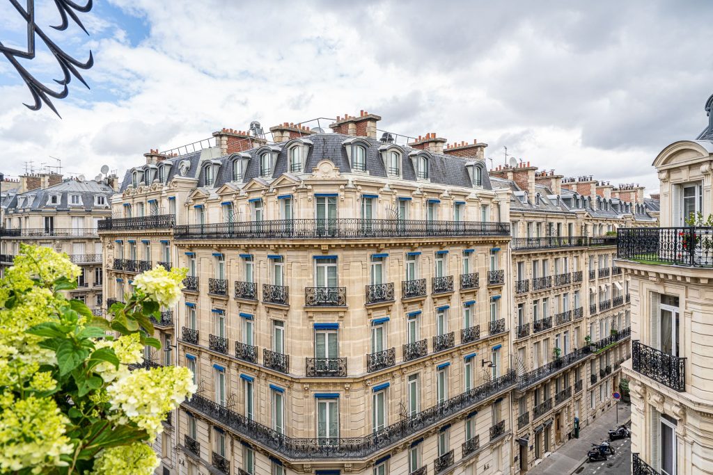 Haussmann´s architecture - Stylish Club